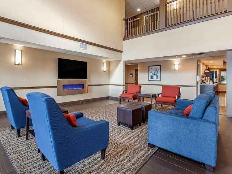 Hotels in Geneva, IL | Comfort Inn & Suites Geneva