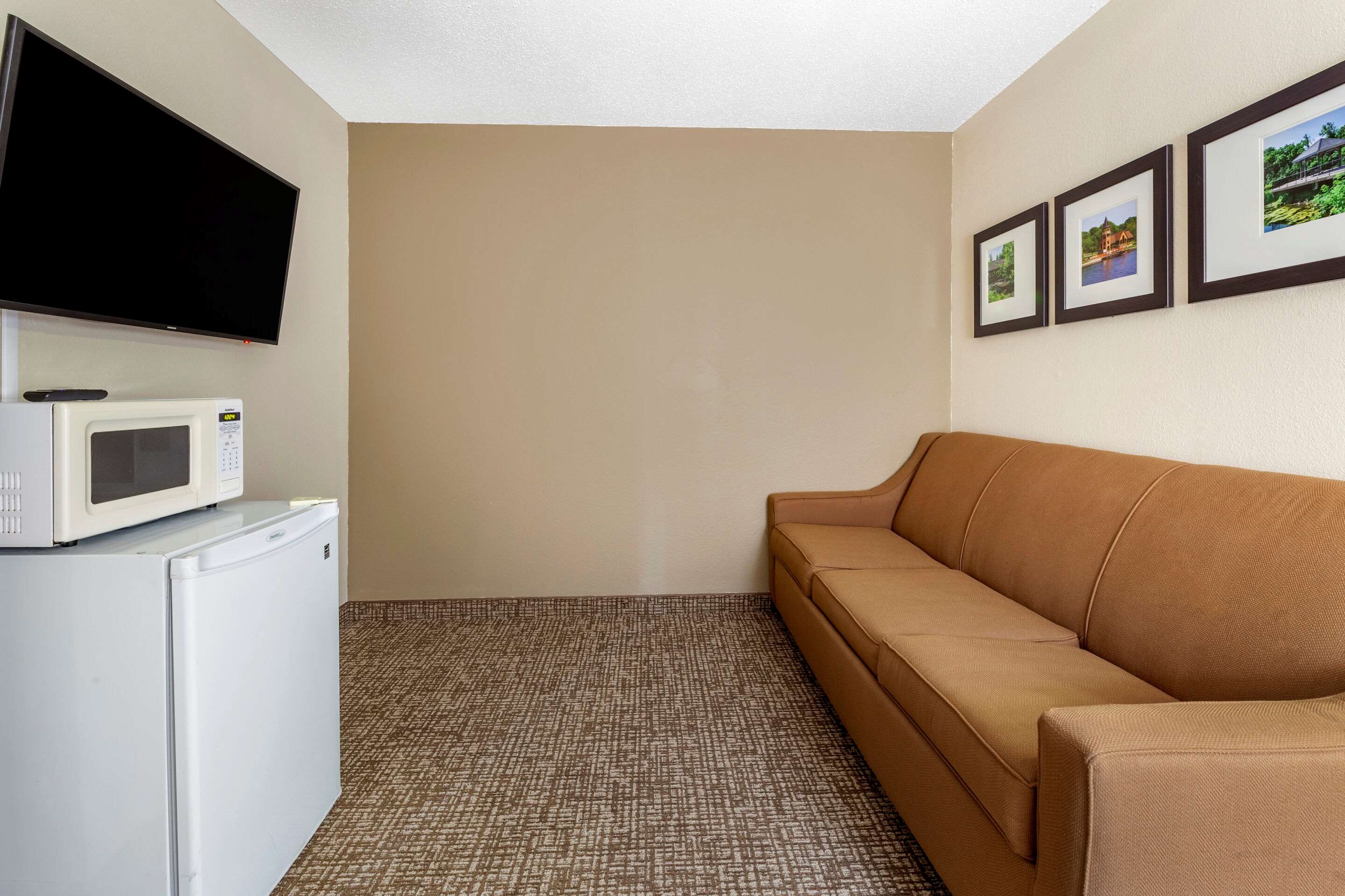 Geneva Hotel Rooms | Comfort Inn & Suites Geneva