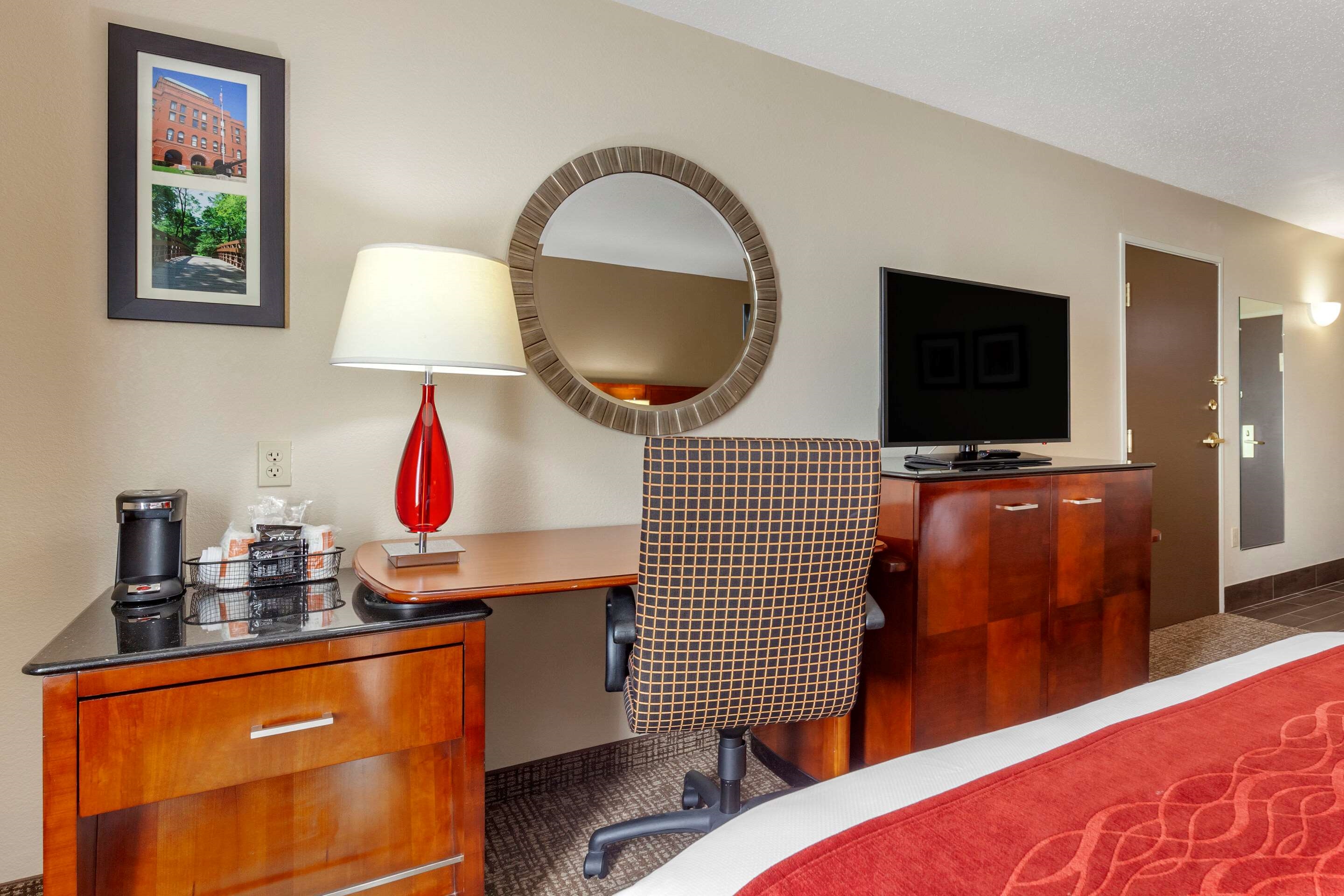 Geneva Hotel Rooms | Comfort Inn & Suites Geneva
