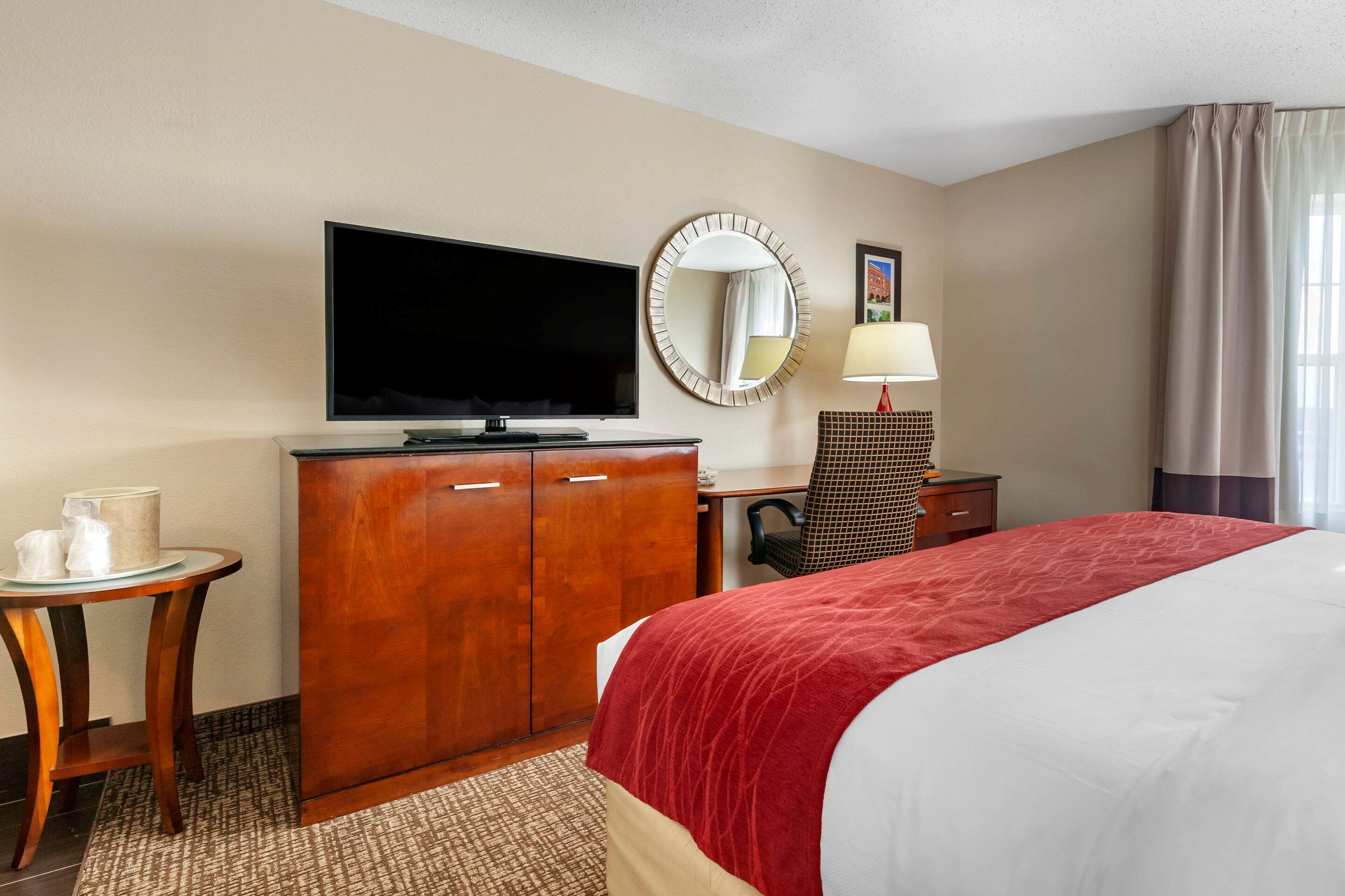 Geneva Hotel Rooms | Comfort Inn & Suites Geneva