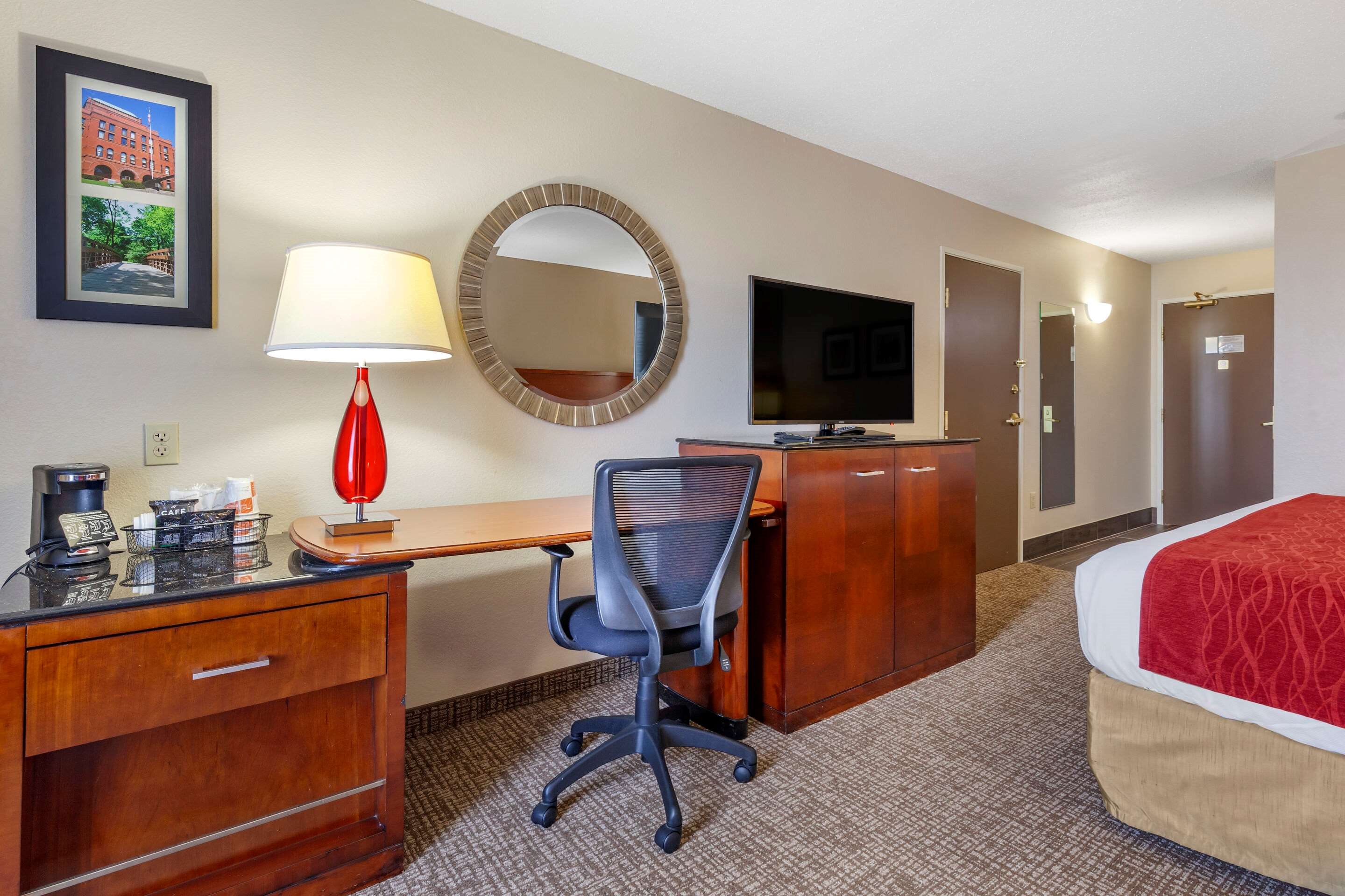 Geneva Hotel Rooms | Comfort Inn & Suites Geneva